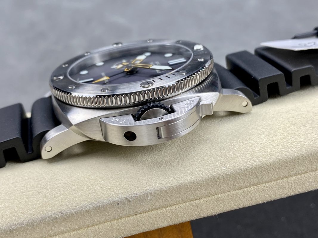 Panerai Submersible GMT Navy Seals PAM 1323 Grey Dial Rubber Strap Best ...